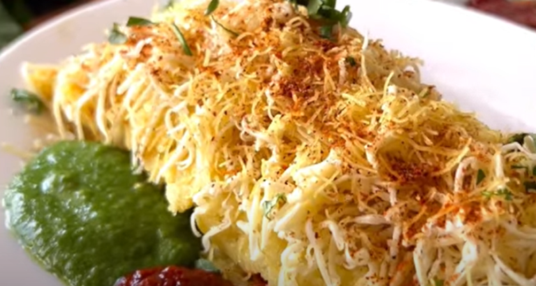 Surat Special Schezwan Locho – Oddy uniwraps