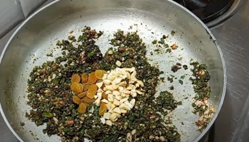 Khari Bhaji Kachori - Oddy uniwraps